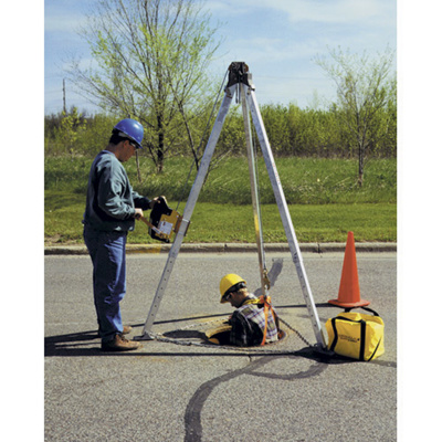 3M™ Salalift® II Winch & 9' Tripod System w/ 60' Galvanized Cable ...